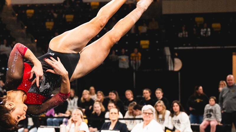 Nebraska women’s gymnastics team defeats Iowa in border battle Nebraska women’s gymnastics team defeats Iowa in border battle